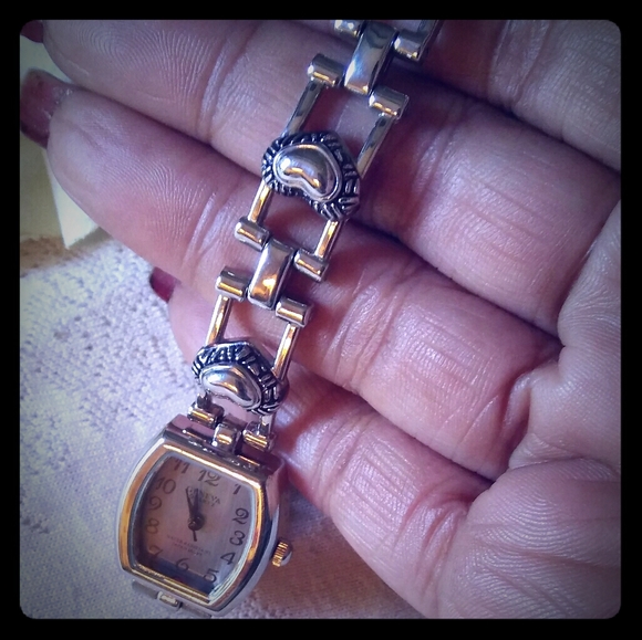 Geneva | Accessories | Vintage Geneva Heart Link Watch | Poshmark